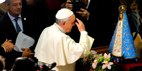 Pope on Sign of the Cross - Aleteia