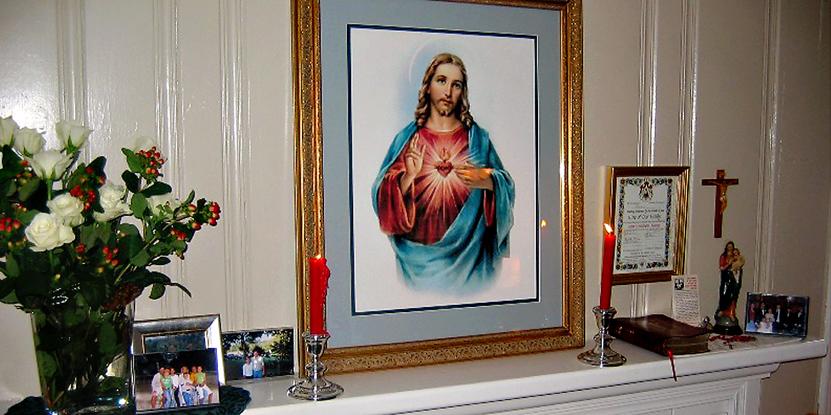 3 Sacramentals to deepen your devotion to the Sacred Heart