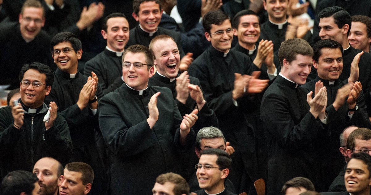 Priests need real “friends” too, says pope
