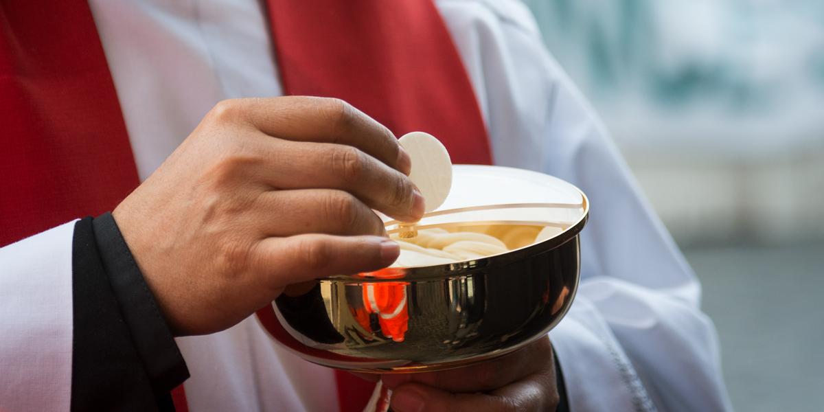 What do you do when a small child comes up for Communion?—Aleteia