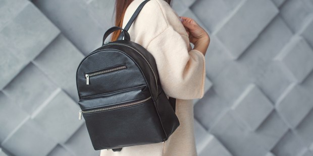Five tips for wearing a backpack stylishly--Aleteia
