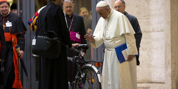Pope Francis blesses bicycle--Aleteia
