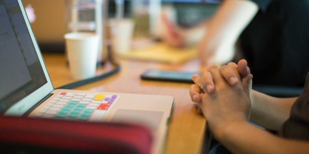 4 Powerful prayers to pray before work--Aleteia