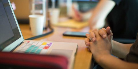 4 Powerful prayers to pray before work--Aleteia