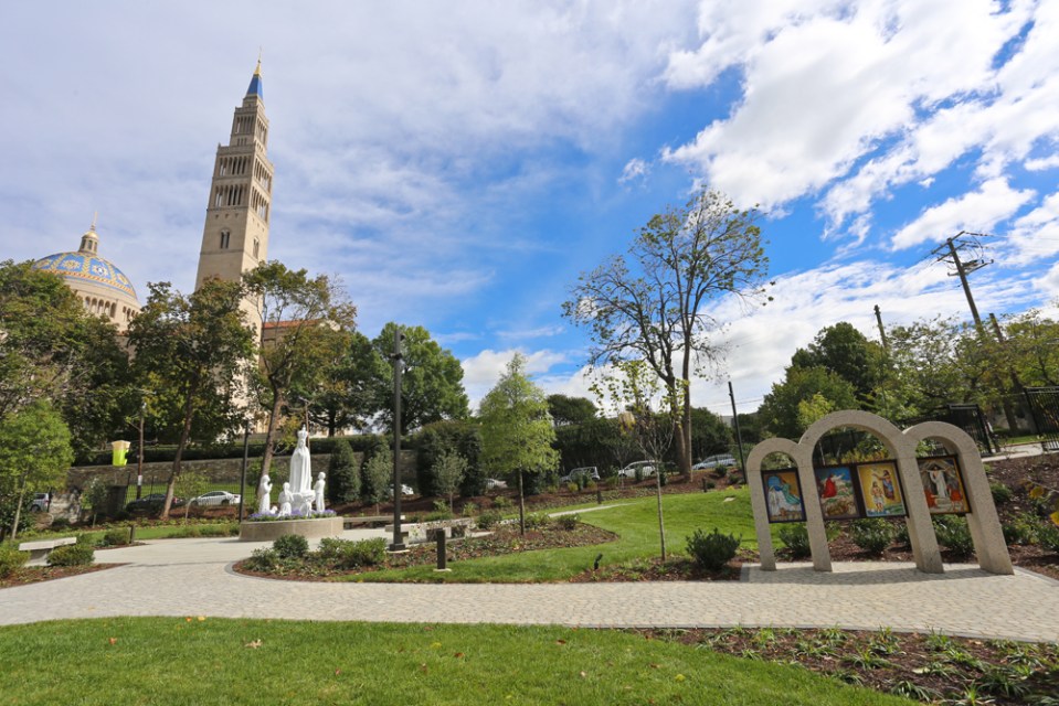 Pray along the National Shrine’s new Rosary walk in Washington, DC--Aleteia