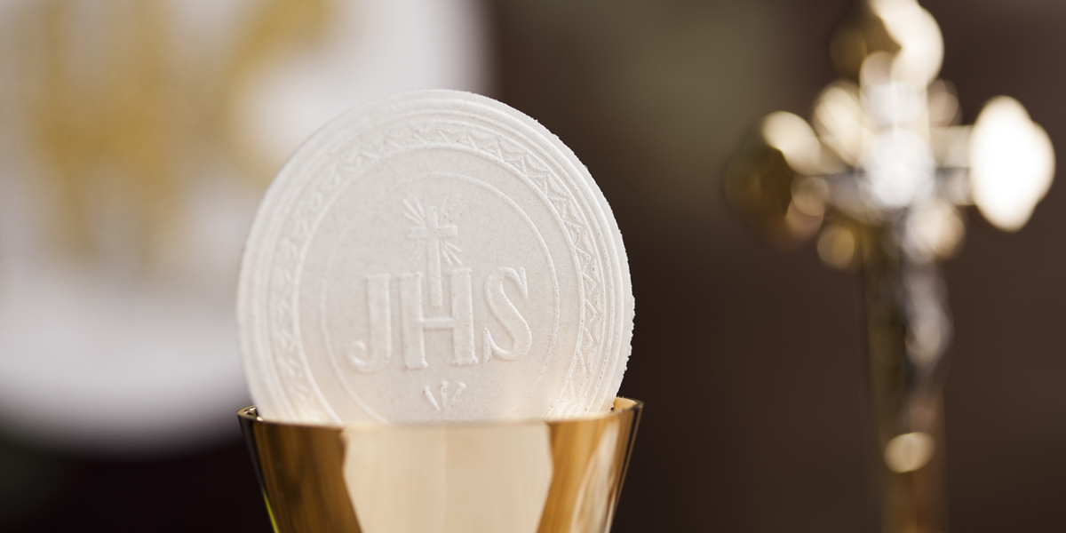 When a satanic follower tried to steal the Eucharist