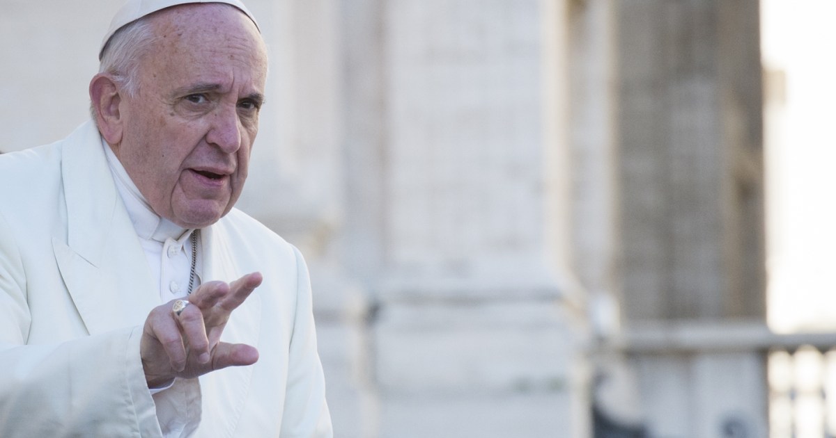 Nope, that's not Pope Francis on WhatsApp--Aleteia