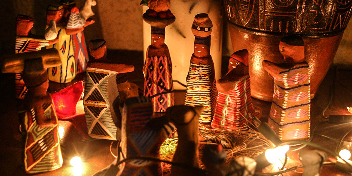 Christmas around the world: Twelve Nativity scenes from twelve ...