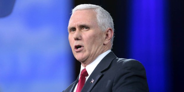 Mike Pence warns Christian college grads of persecution--Aleteia