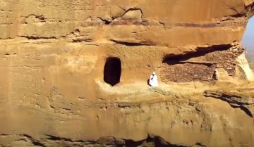 This priest climbs a steep cliff every day to get to church (VIDEO)