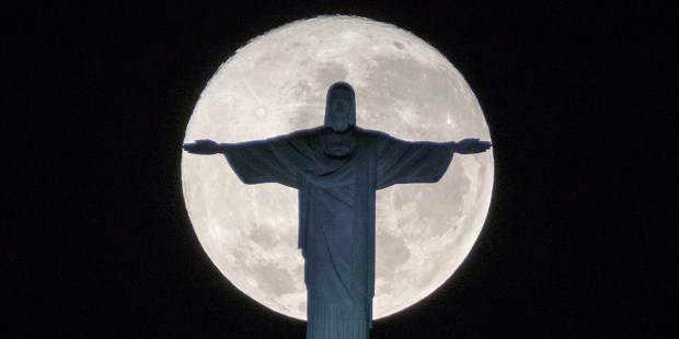A full moon over Rio