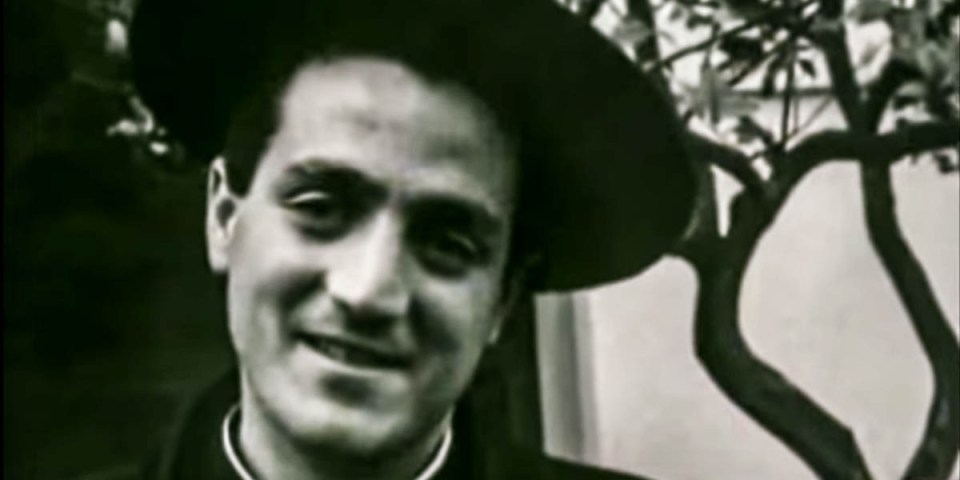 “Don Tonino”: This bishop of the people wore a wooden cross