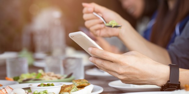 Why cell phone-free meals are good for you (and even for your wallet ...