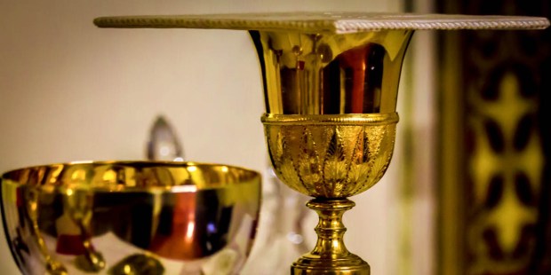 What to do when a consecrated host falls on the ground at Mass