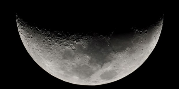 The night when 12th-Century monks saw the moon split in two