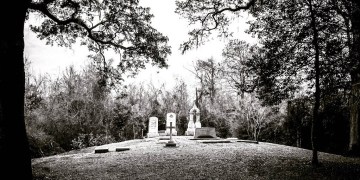 A brief guide to visiting a cemetery --Aleteia