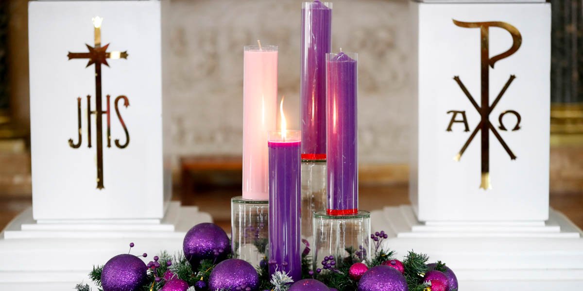 The symbolism of violet and rose in Advent