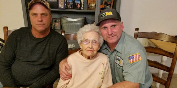 Sanitation worker saves 93-year-old woman from wildfire Sanitation worker saves 93-year-old woman from wildfire