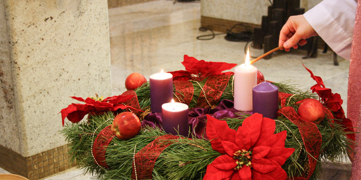 What is the liturgical color for the season of Advent?