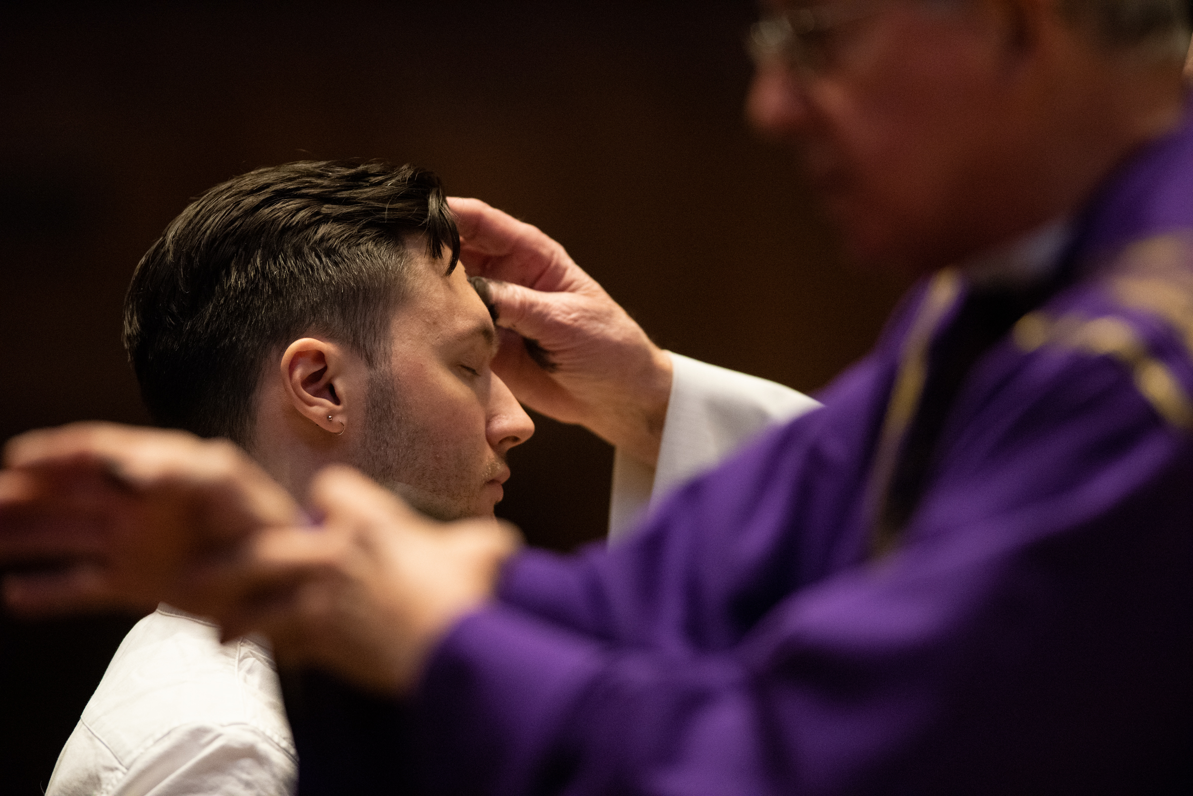 Do Eastern Catholic priests wear violet during Lent?