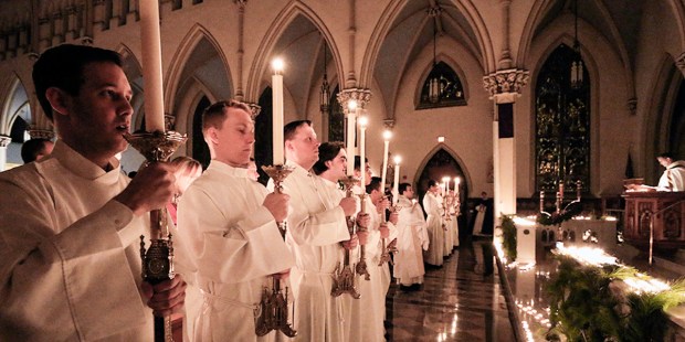 What is an acolyte in the Catholic Church? --Aleteia