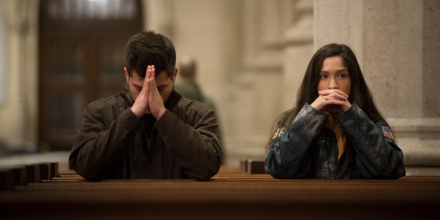 Here's when to stand, sit or kneel at a Catholic Mass