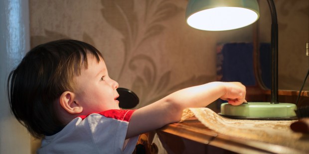 3 Easy ways to get your kids involved in saving electricity -- Aleteia