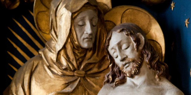 Learn how to accompany the grieving with this prayer to Our Lady
