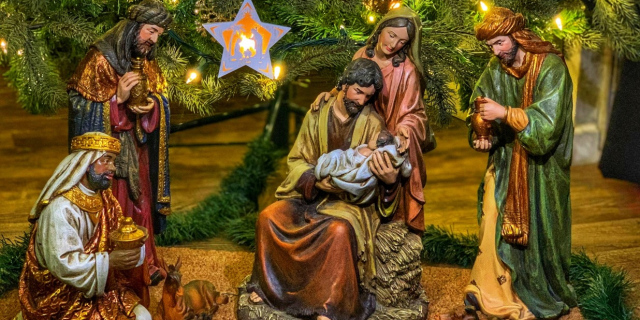 The winner of Vatican Radio’s 2019 Nativity contest is an American family