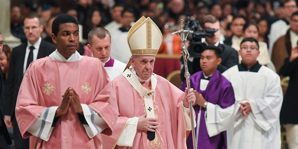 Pope Francis celebrates Simbang Gabi Mass, Aguinaldo Mass, with Rome's ...