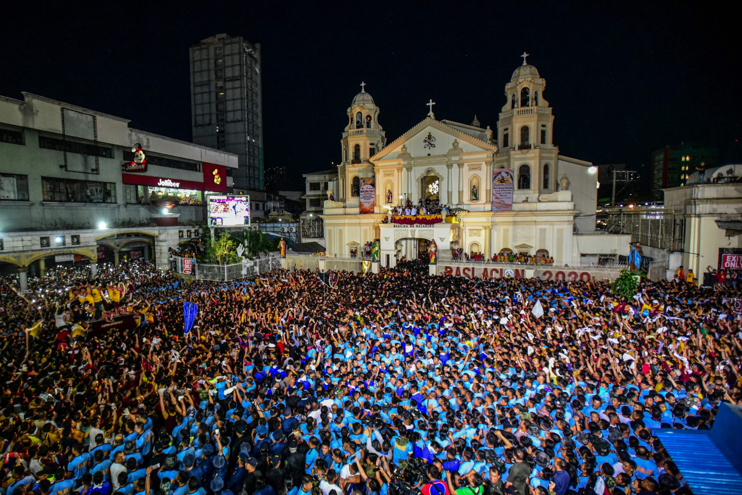 Filipino "Black Nazarene" procession drew crowd of 8 million