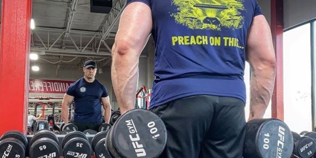 (Slideshow) Body-building priest lifts faiths at the gym