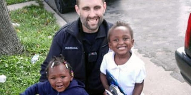 Policeman buys car seats instead of issuing ticket to mom in need