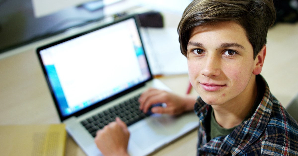 Polish company offers free computer coding course for kids