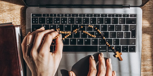 Where to pray the Rosary online during quarantine