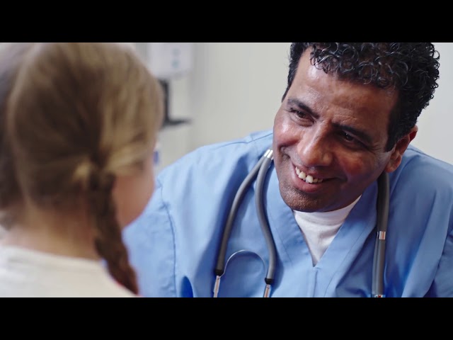 This doctor reads her patients a poem by St. Teresa of Jesus