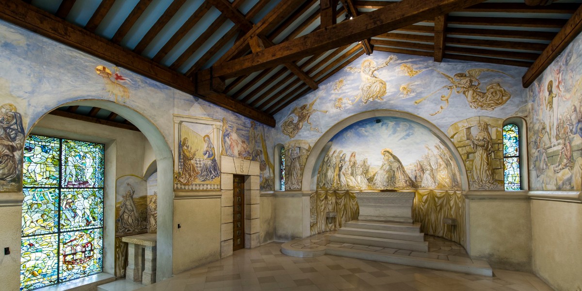 Exquisite murals of chapel in France, painted by Japanese convert