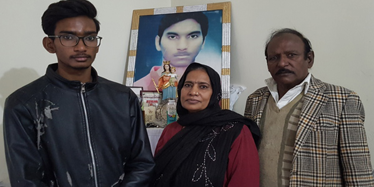 Pakistani Catholic family prays for canonization of martyred son