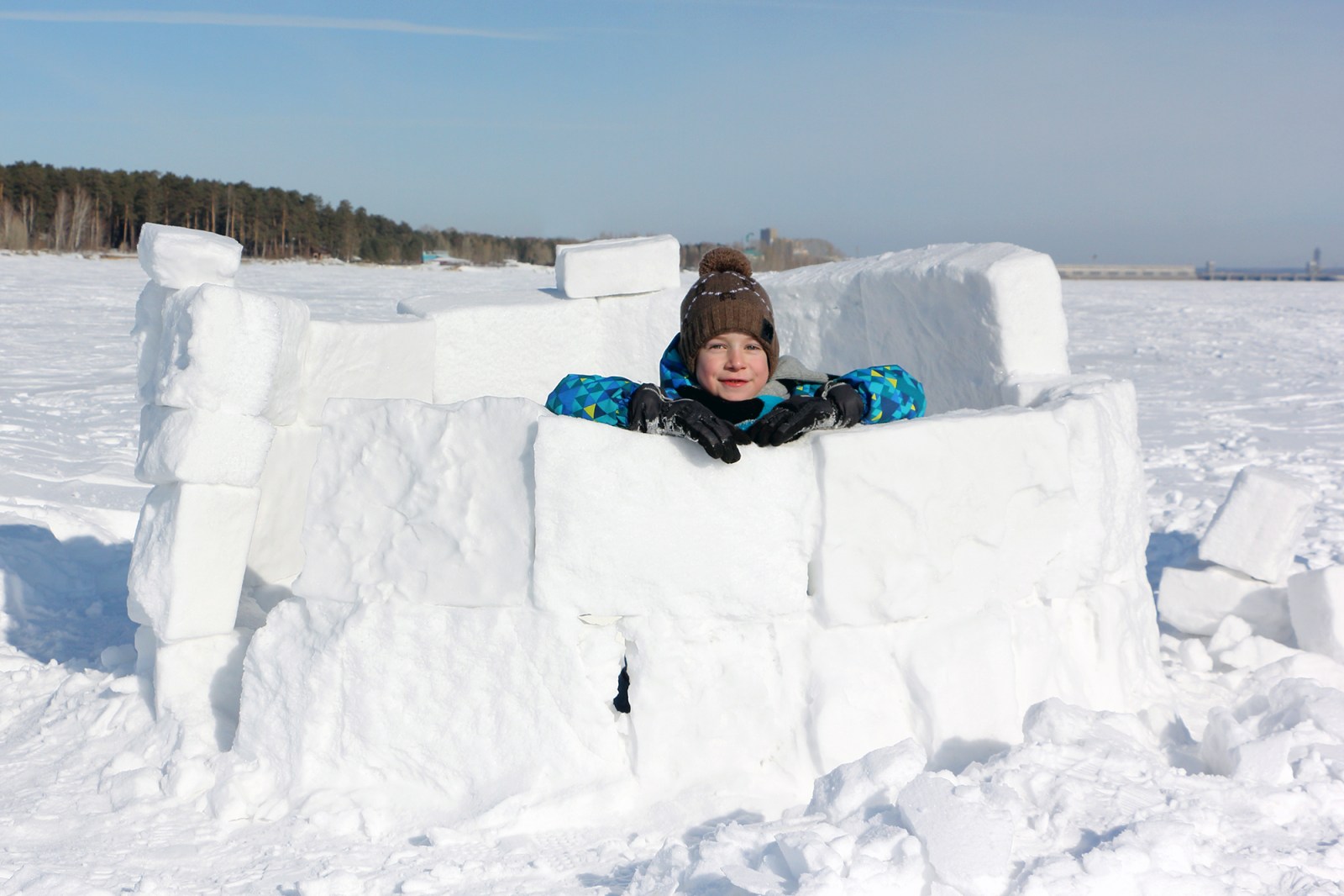 Dad and his sons find perfect activity for the freezing weather