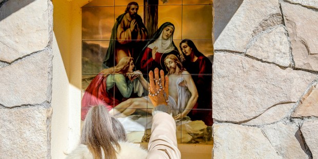 8 Different ways to pray the Stations of the Cross – My Awesome ...