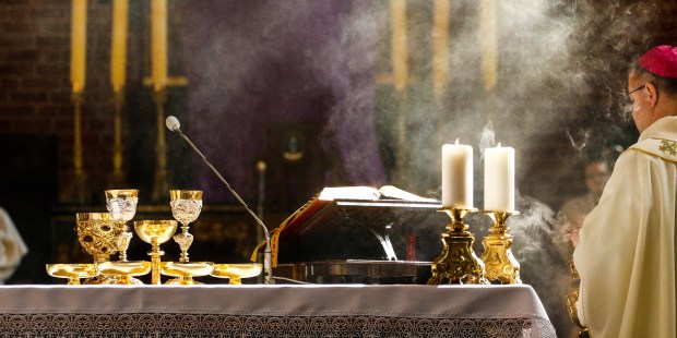 5 Essential things used at Mass and their symbolism