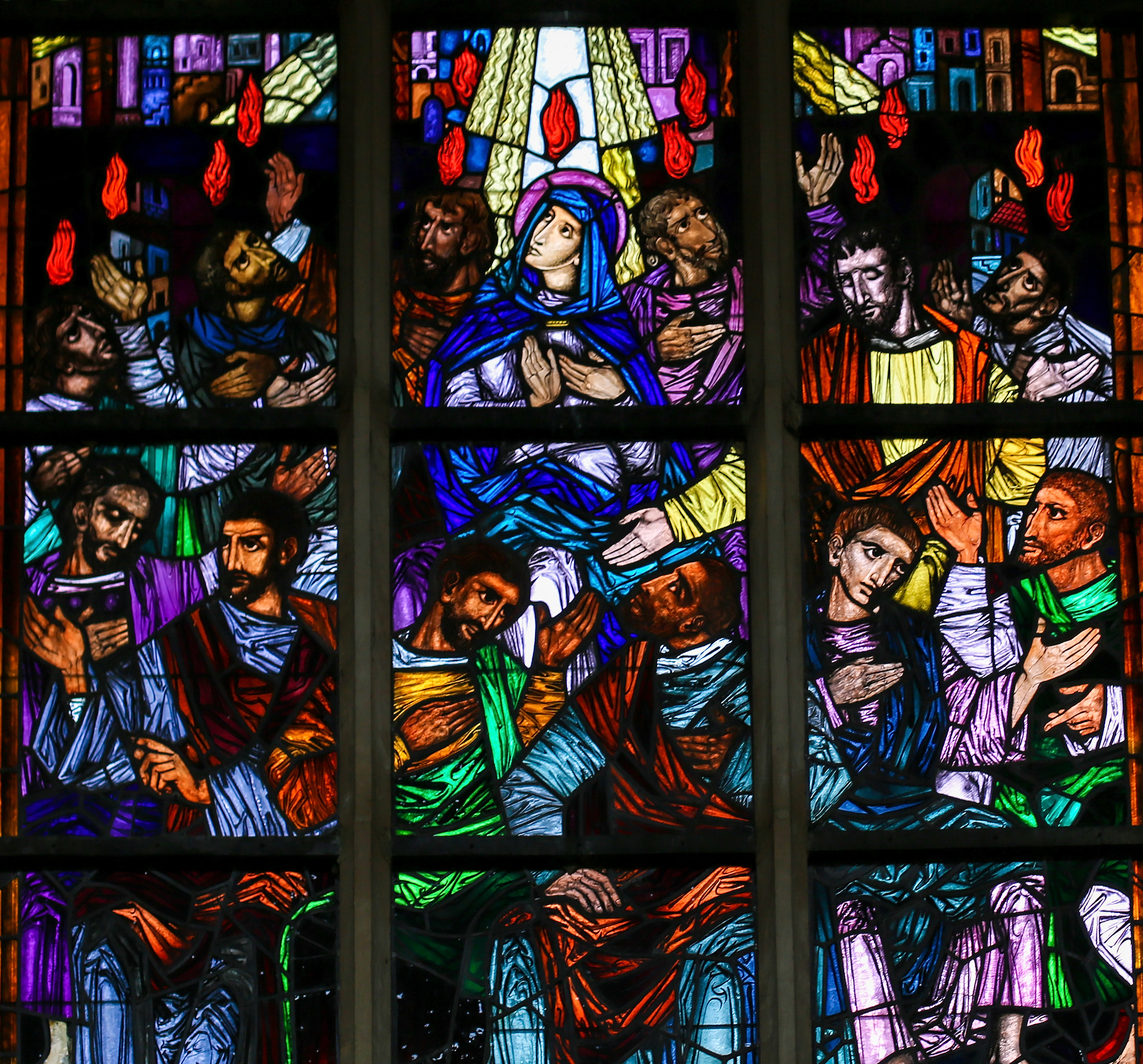 Here's what red vestments symbolize on Pentecost