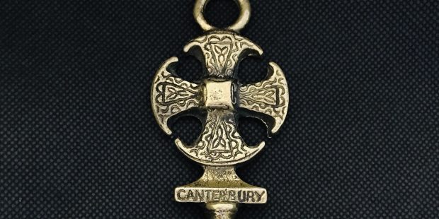 The de-Catholicization of of the Canterbury Cross