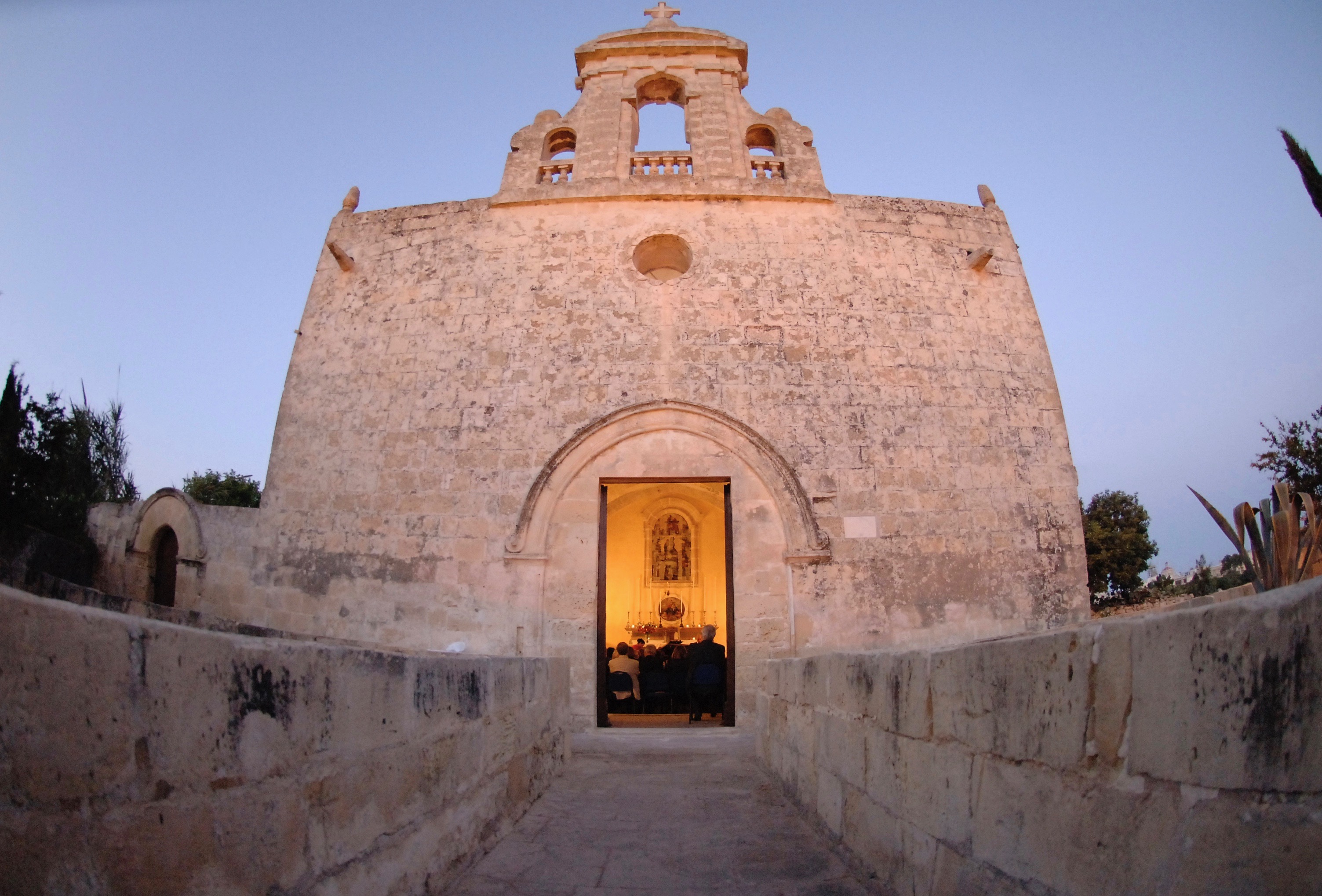 The ancient chapels of the Maltese Islands
