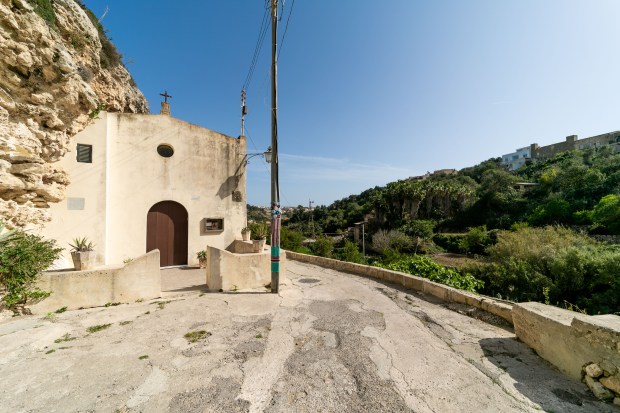 The ancient chapels of the Maltese Islands