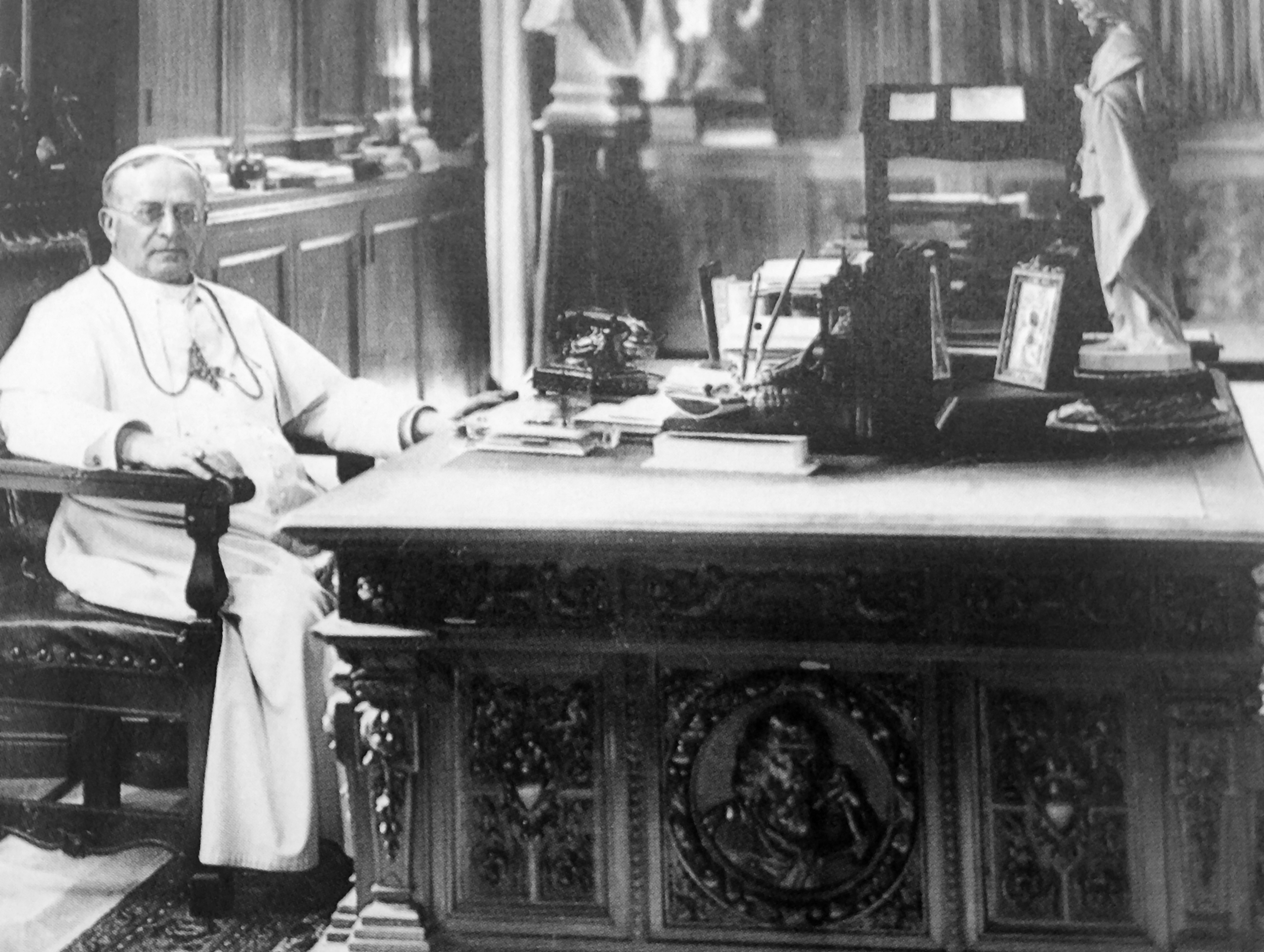 Pope Pius XI was the first to use a mobile phone … in 1932
