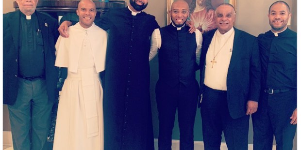 (Slideshow) 5 Catholic priests to follow on Instagram