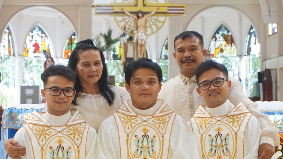 Three brothers ordained priests on the same day in the Philippines