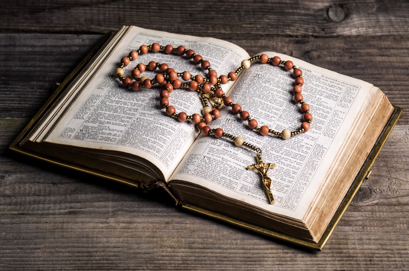 The Rosary: A complete guide to its origin and how to pray it