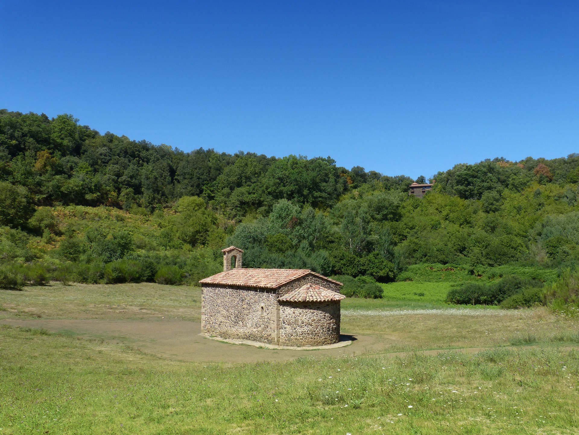 The chapel built inside a volcano